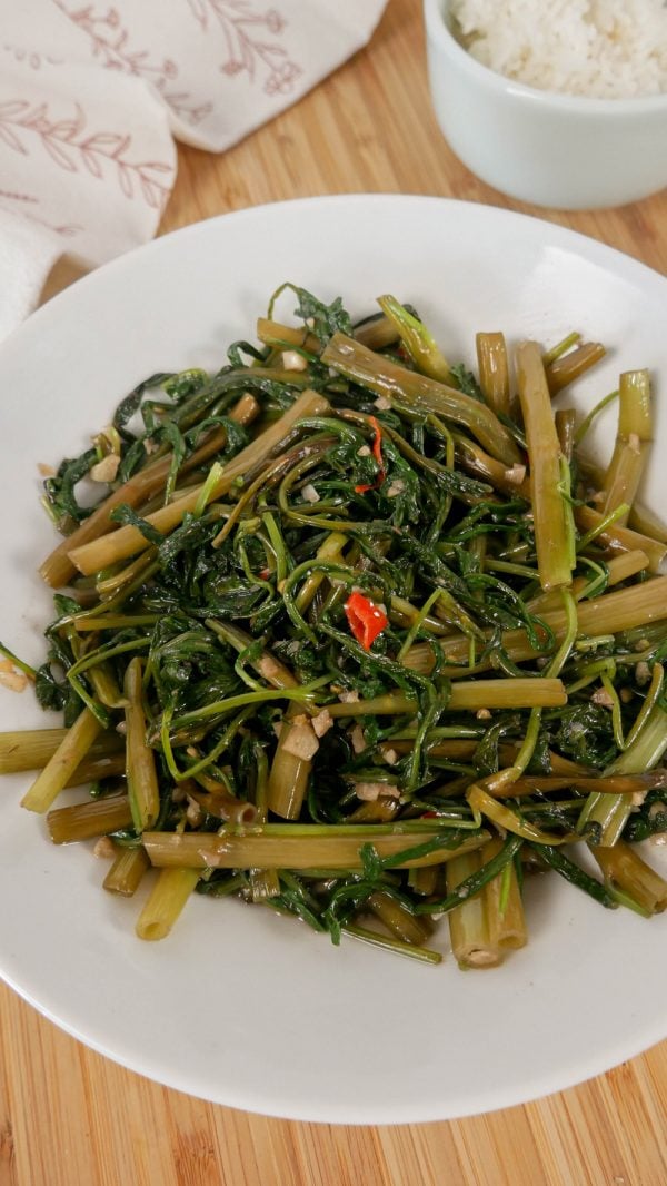 Spicy Whelk Noodles (Golbaengi Muchim) - Jecca Chantilly