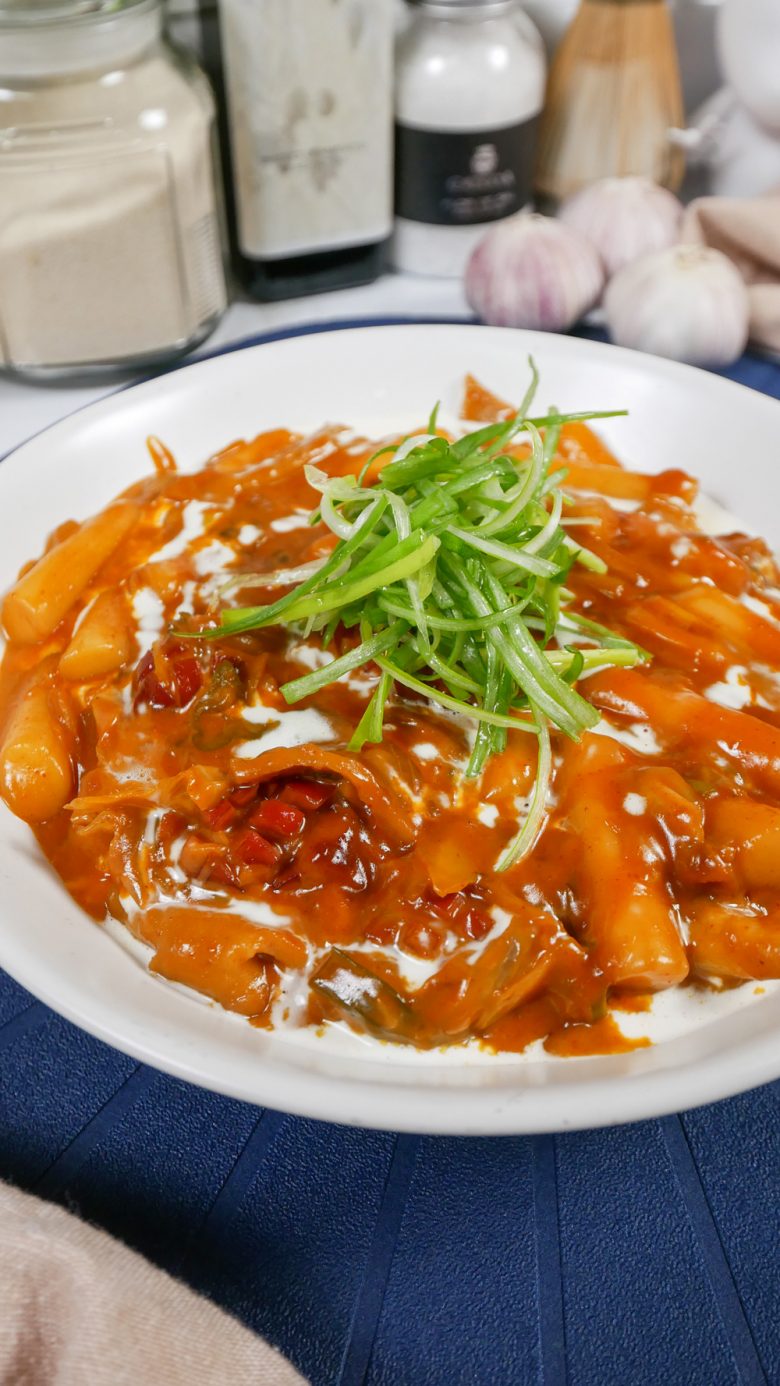 30 Minute Creamy Rose Tteokbokki - Jecca Chantilly