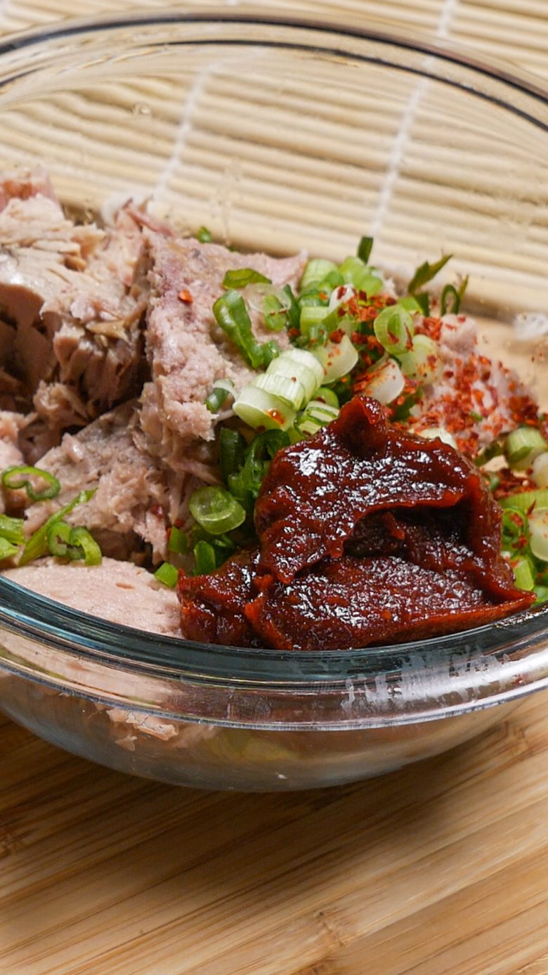 Easy Korean Spicy Tuna Kimbap Recipe - Jecca Chantilly