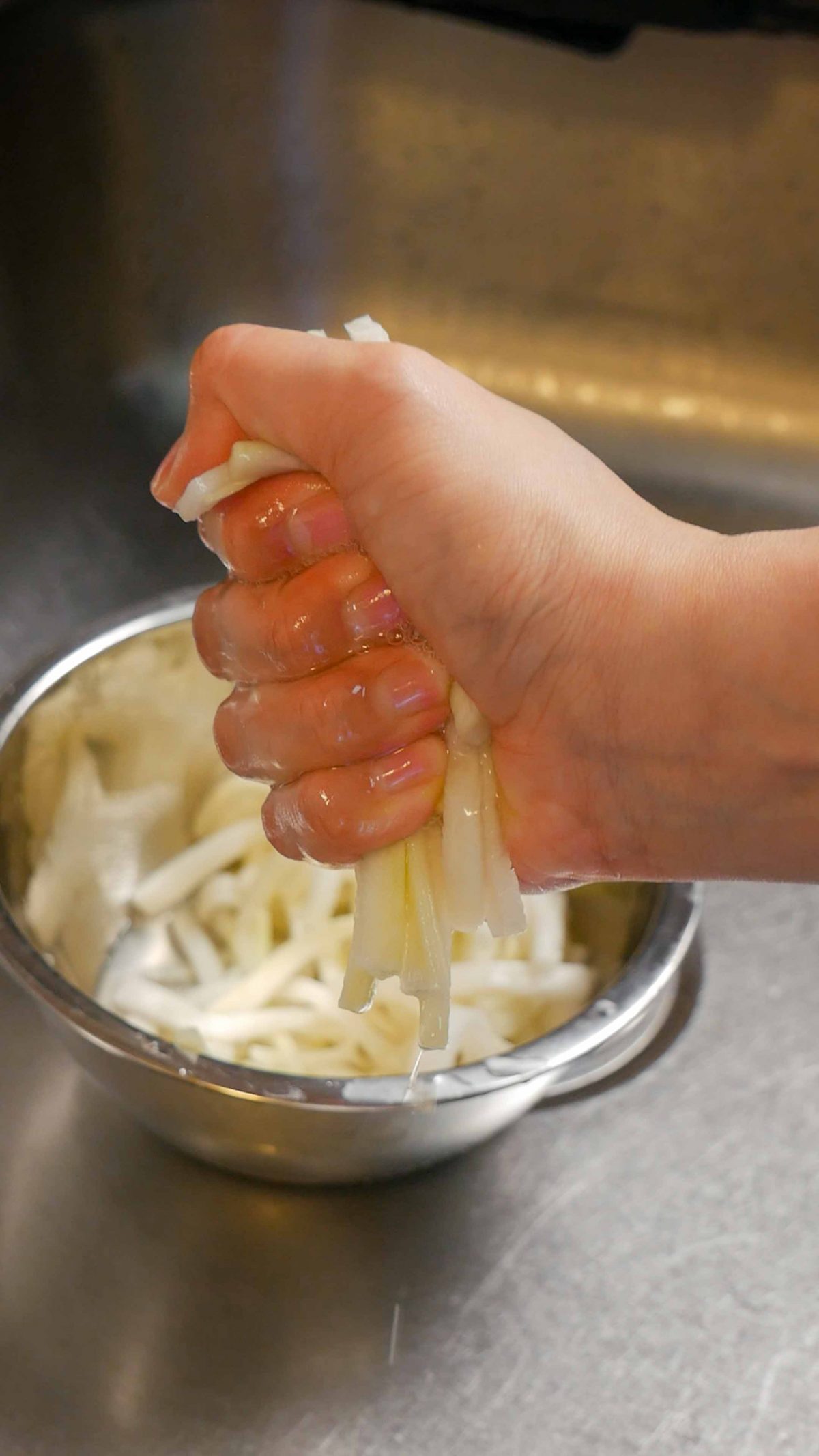 Korean Radish Salad Recipe - Musaengchae [무생채] - Jecca Chantilly