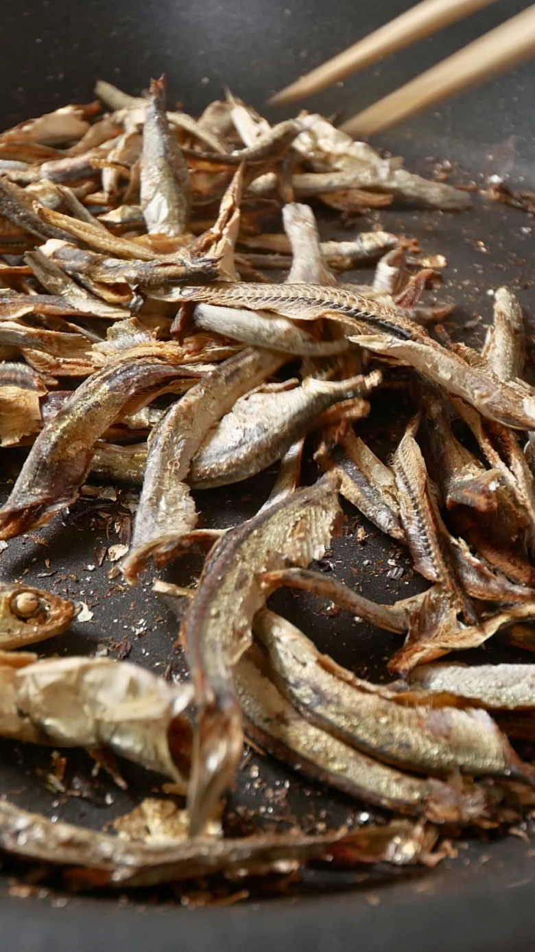 Homemade Anchovy Powder Recipe - 멸치가루 (Myulchi Garu) - Jecca Chantilly