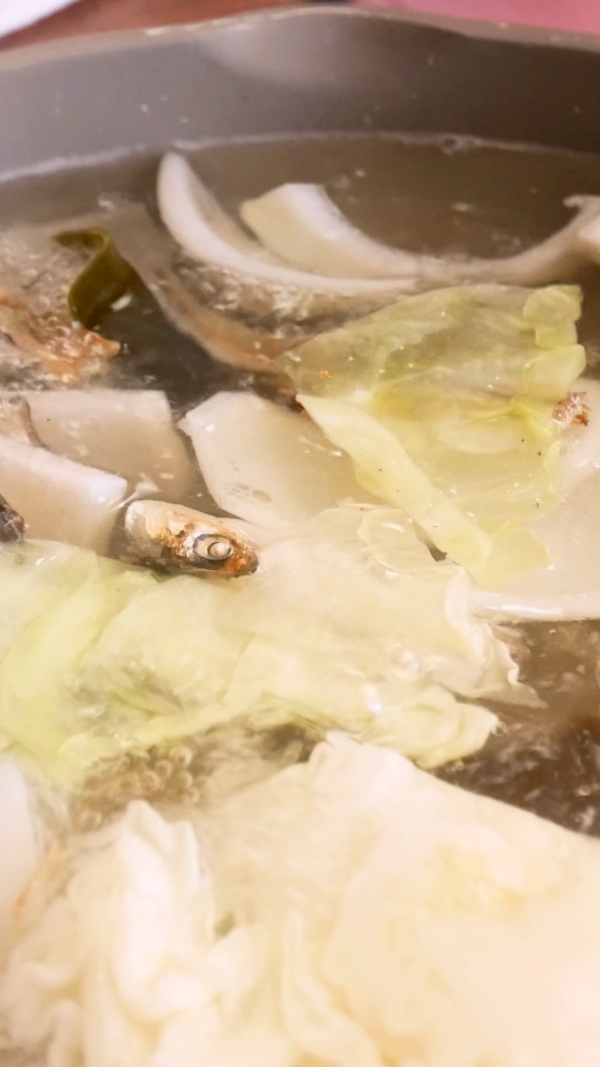 Korean Fish Cake Soup - 오뎅국 (Odeng Guk) - Jecca Chantilly