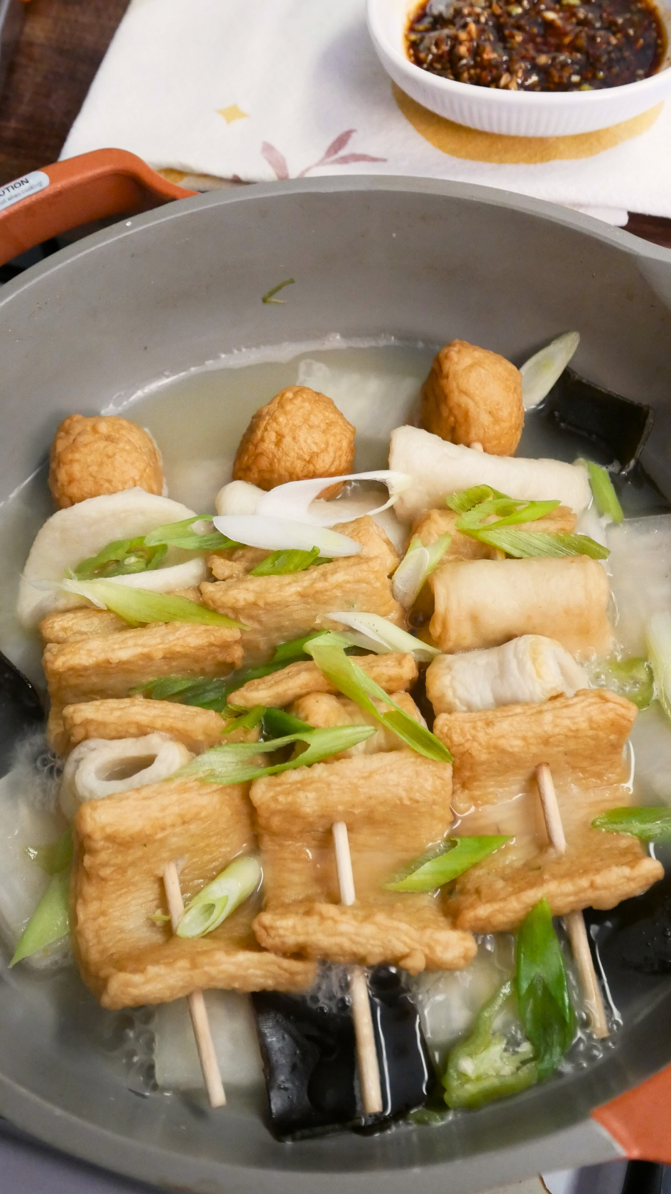 Korean Fish Cake Soup - 오뎅국 (Odeng Guk) - Jecca Chantilly