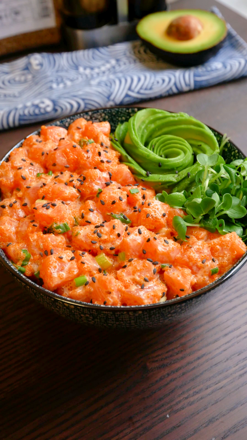 Spicy Salmon Poke Bowl - Jecca Chantilly