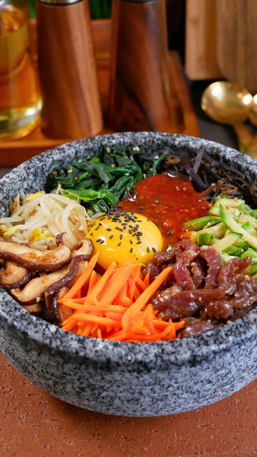 Beef Dolsot Bibimbap - 소고기 돌솥 비빔밥 (Stone Bowl Bibimbap) - Jecca Chantilly