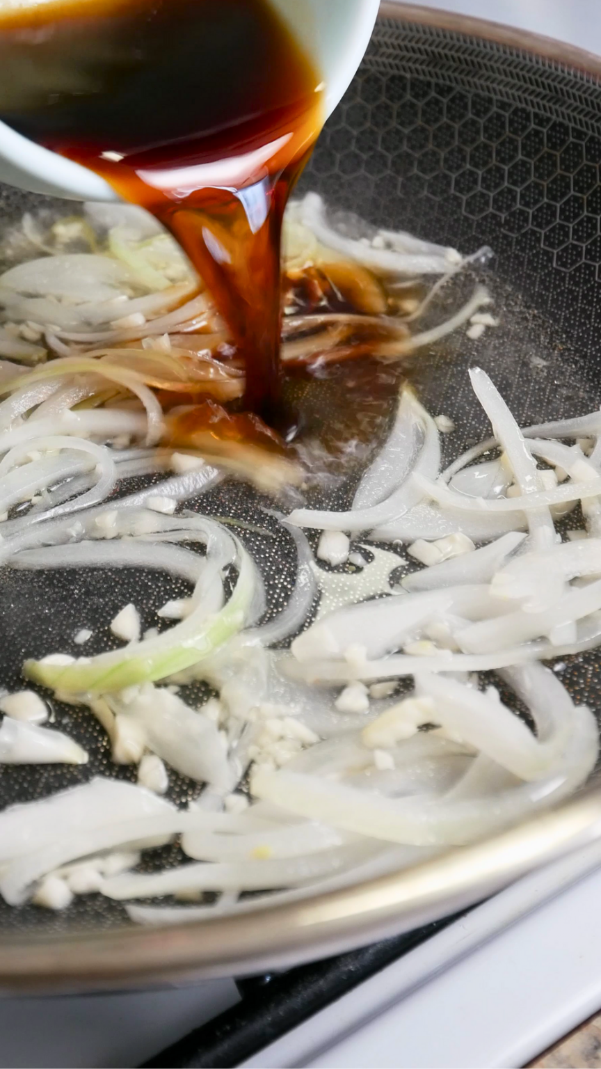 Japanese Beef Rice Bowl Recipe (Gyudon) - Jecca Chantilly