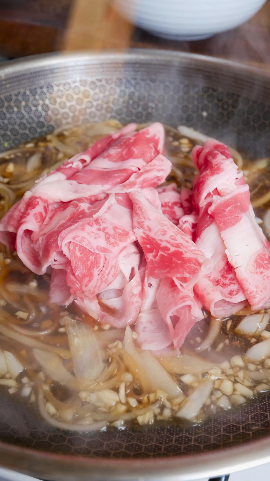 Japanese Beef Rice Bowl Recipe (Gyudon) - Jecca Chantilly