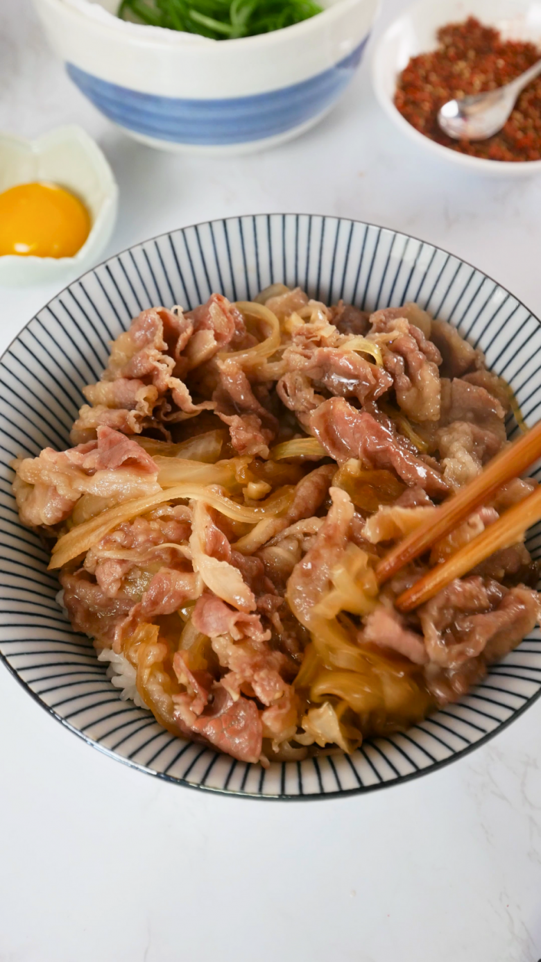 Japanese Beef Rice Bowl Recipe (Gyudon) - Jecca Chantilly