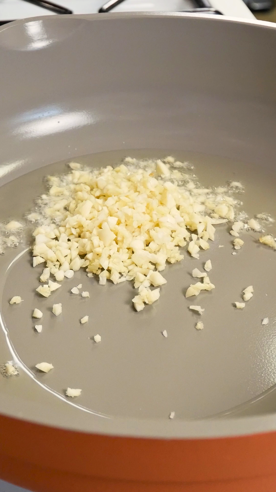 Easy Garlic Chili Oil Noodles Recipe - Jecca Chantilly