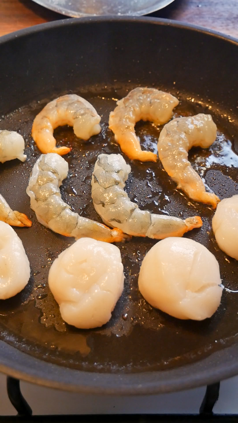 Spicy Seafood Yaki Udon Noodles Recipe (Seafood Udon Stir Fry) - Jecca ...