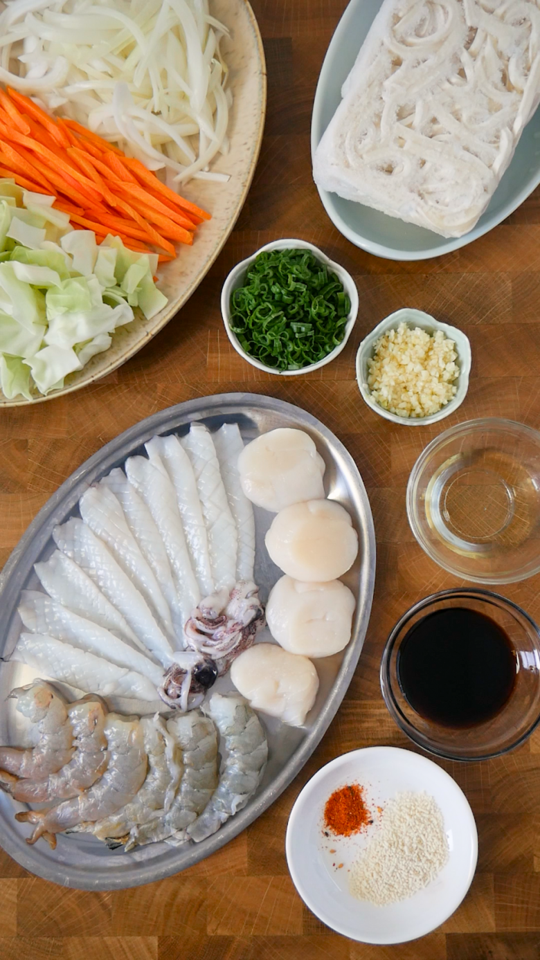 Spicy Seafood Yaki Udon Noodles Recipe (Seafood Udon Stir Fry) - Jecca ...