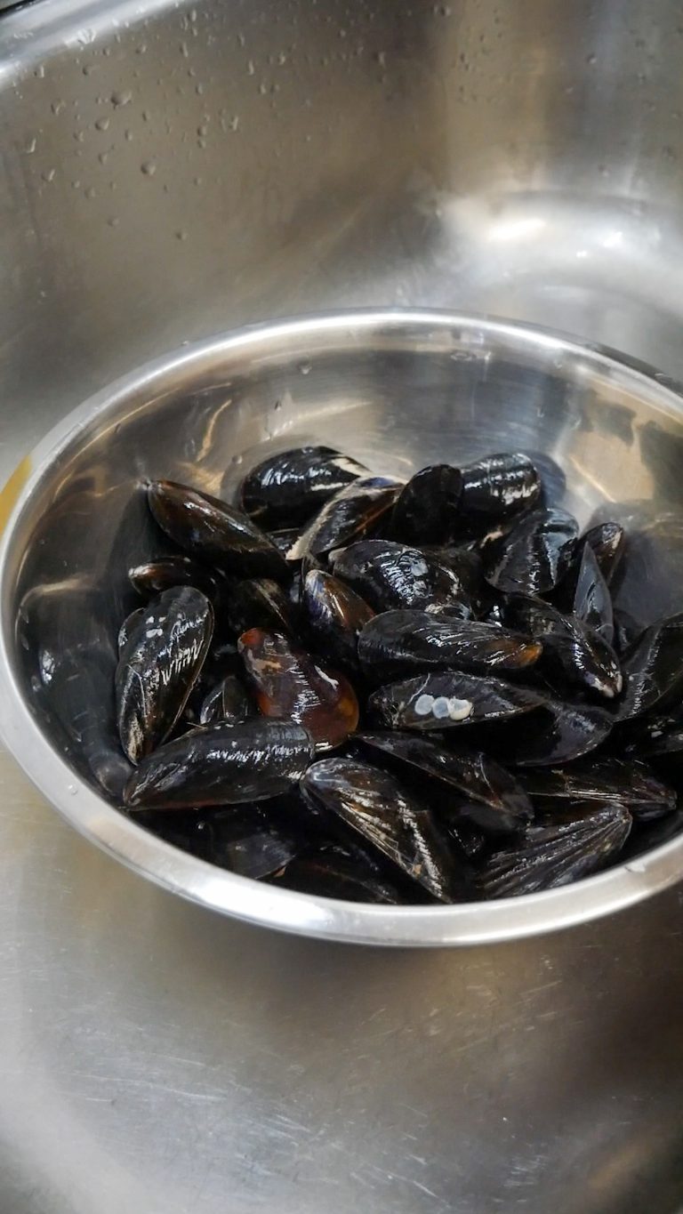 Sake Mussels Recipe - Jecca Chantilly