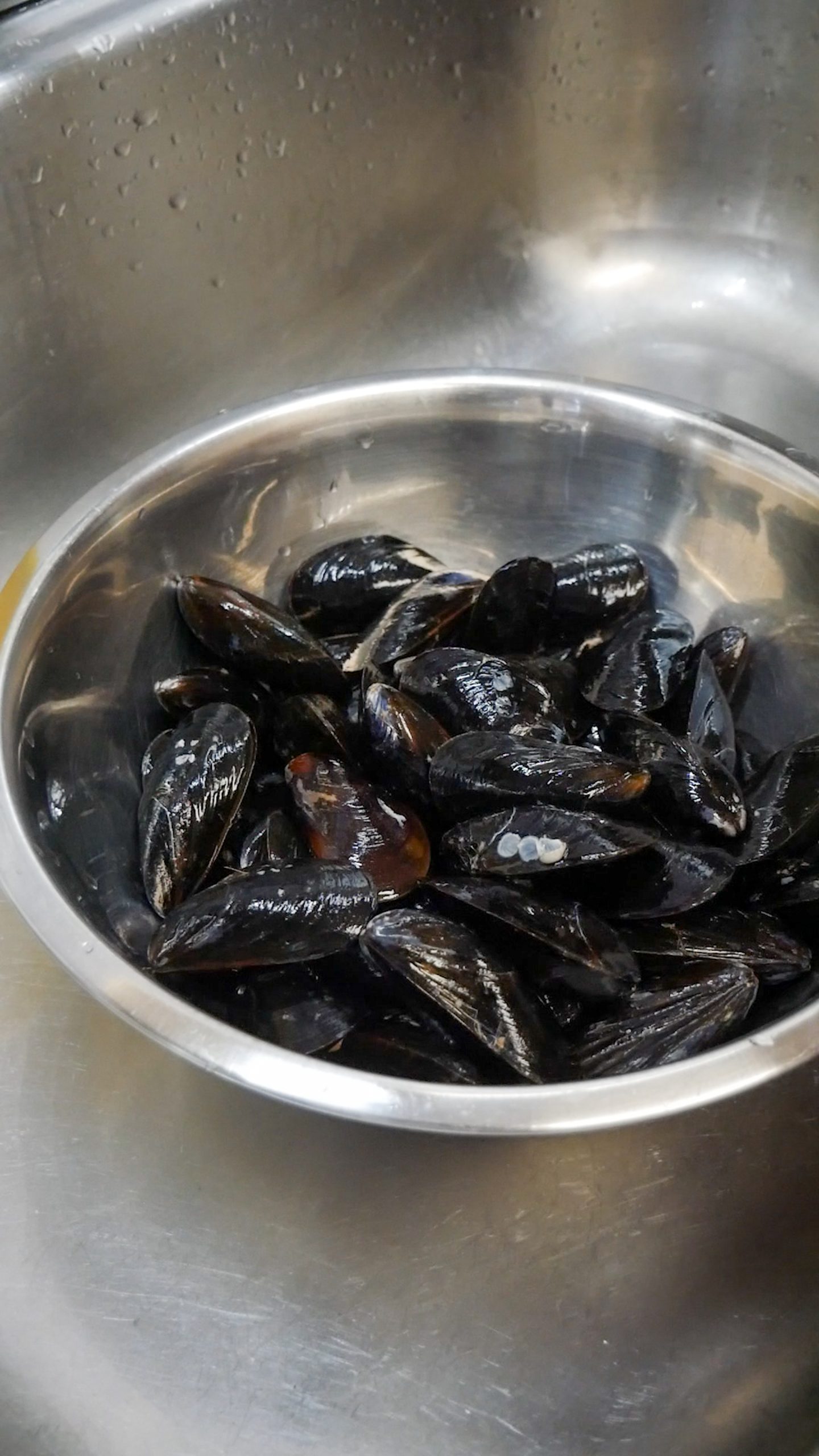 Sake Mussels Recipe - Jecca Chantilly